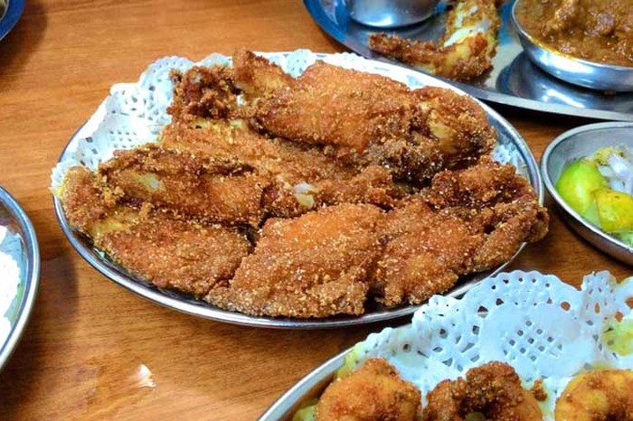 Crispy. Fried. Delicious. Mumbai's 28 Best Monsoon Eats For Different ...